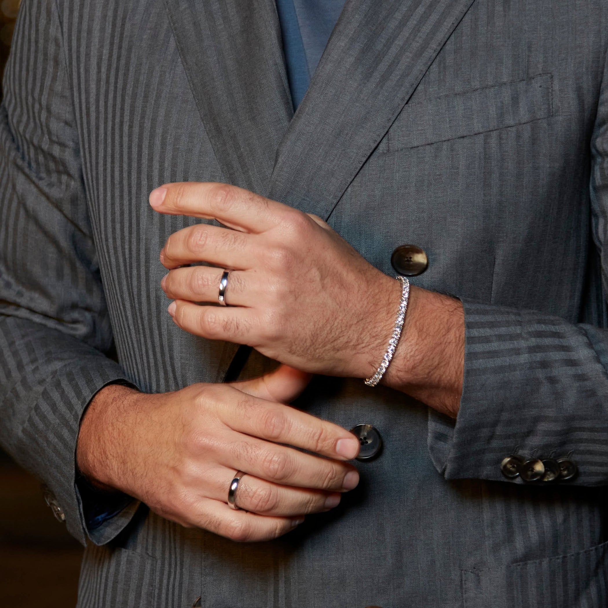 Quelle main et quel doigt pour mon alliance ? – Breidal Paris